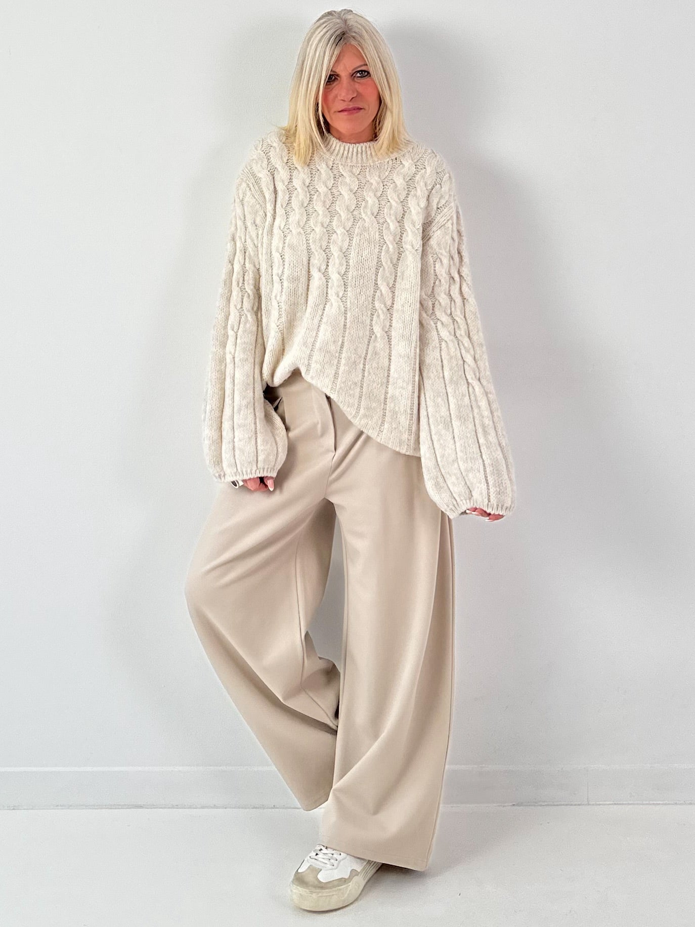 Pullover Modell "Twist Tale" - beige ( lieferbar ab ca. 01.11.25 ...