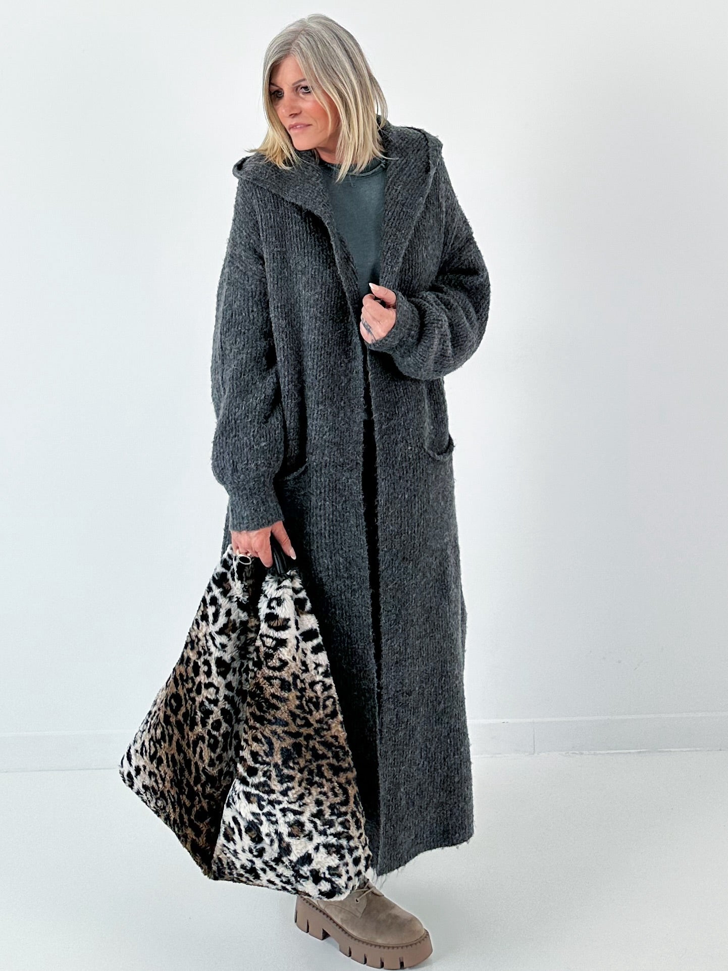 Knitted coat with hood model "Timeless Ease" - anthracite – Stil-Echt ...